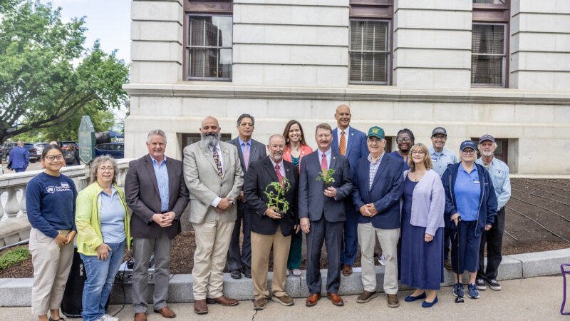 Vogel, Kinkead Kick Off the 15th Capitol Hunger Garden Season ...